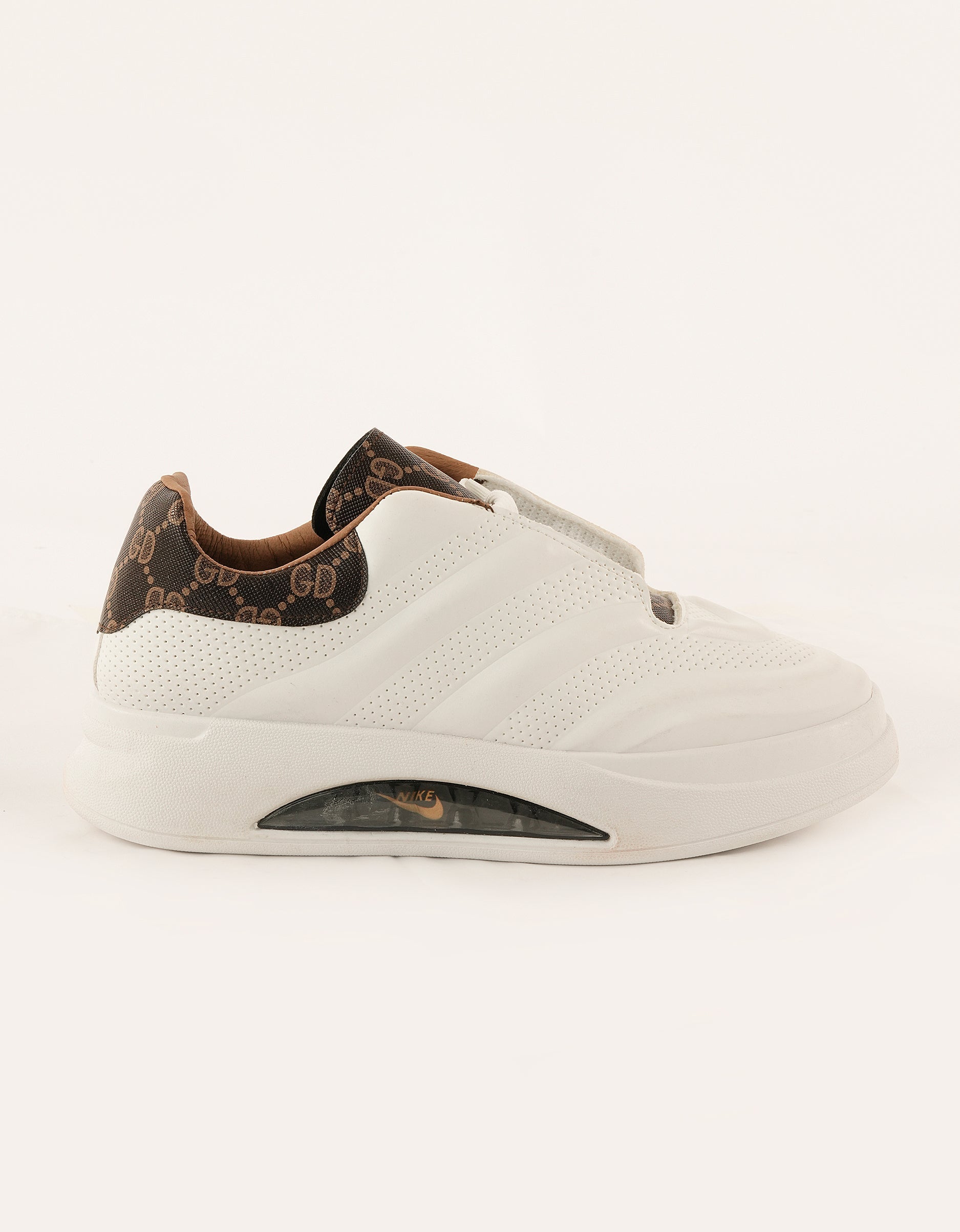 Elegant Noir Monogram Sneakers – Chinows